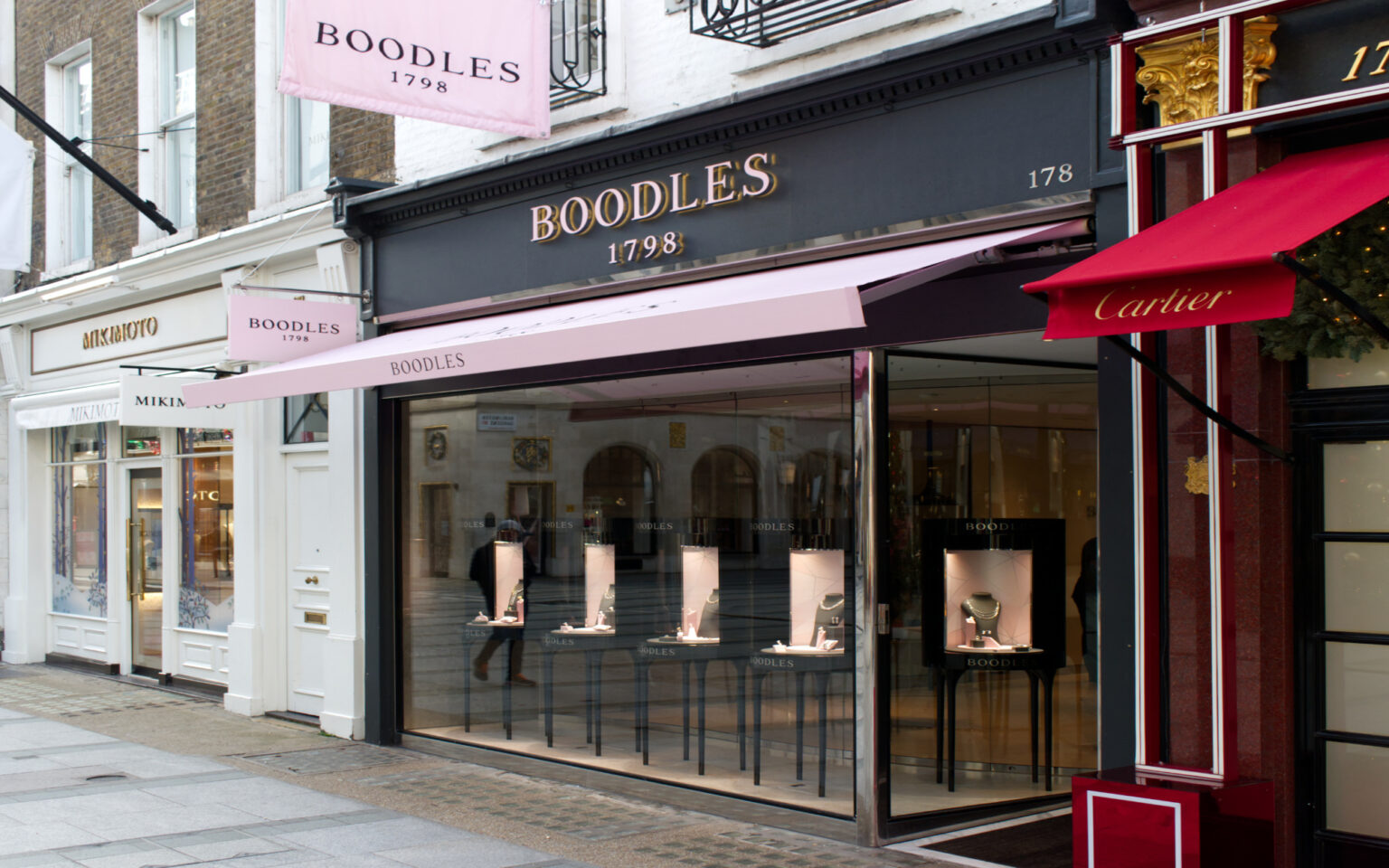 Retractable SQ2 Commercial Awning for Boodles by Deans Blinds