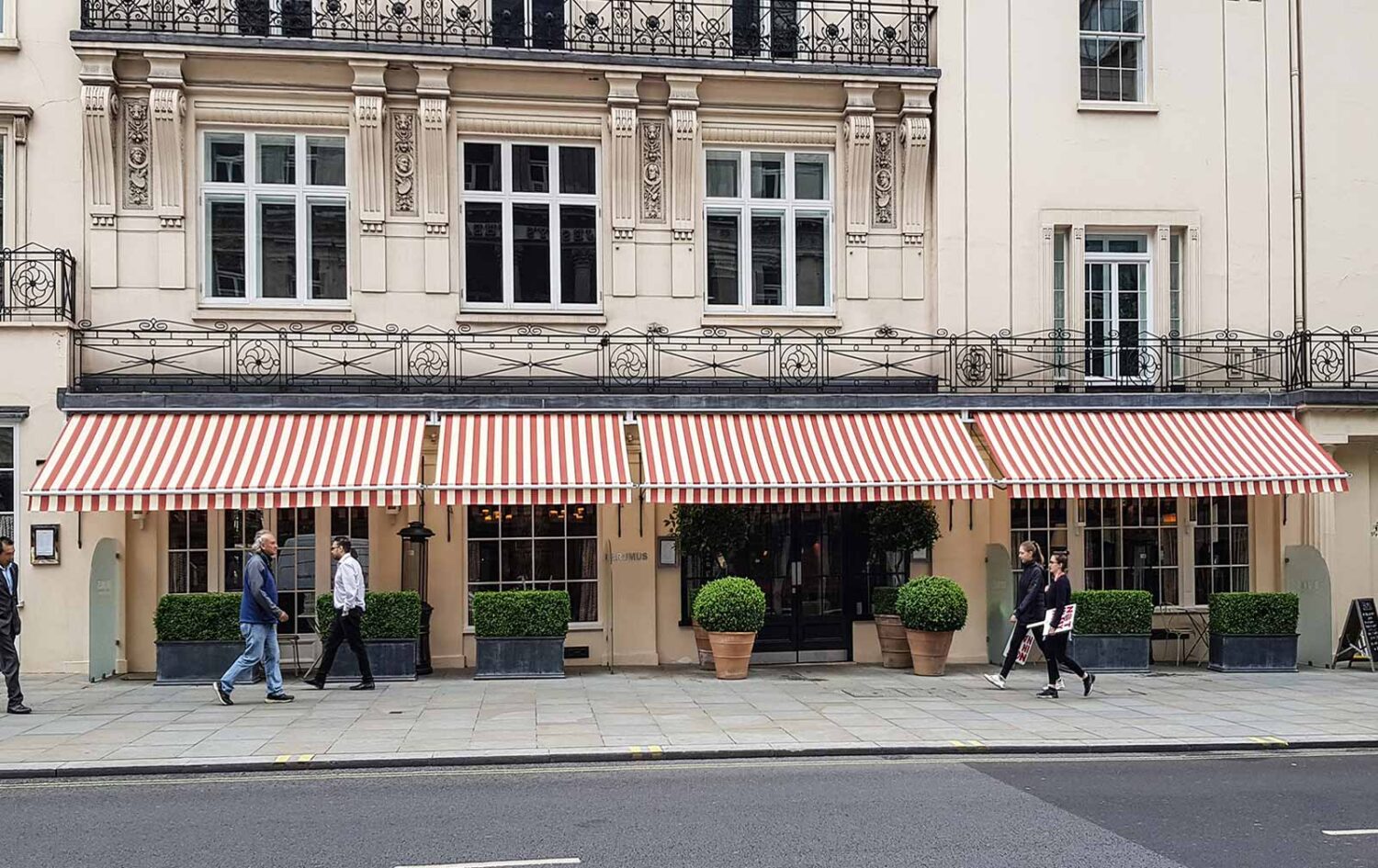 Haymarket Hotel – Brumus Restaurant - Deans Blinds